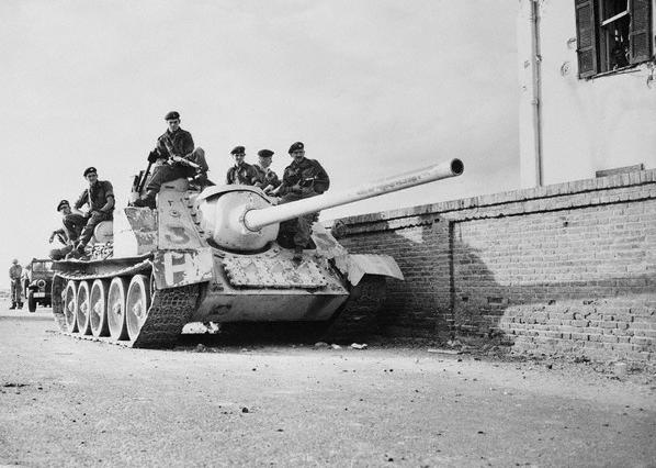 Egyptian SU-100 captured by British army(1956) image - Tank Lovers ...